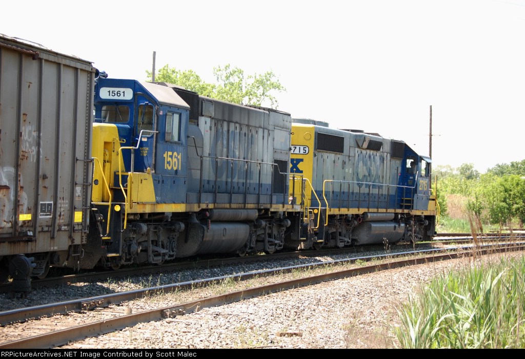 CSX 2715 & 1561